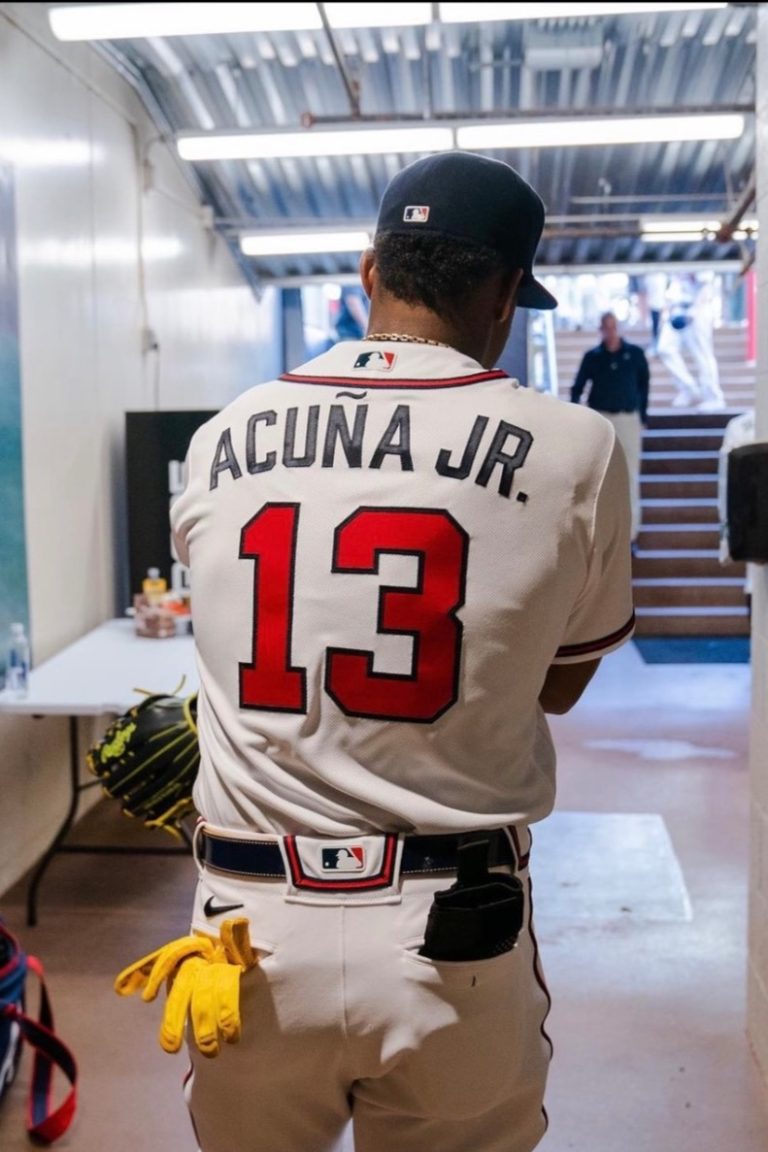 Ronald Acuña Jr. firma con Rimas Sports de Bad Bunny, marcando un hito ...